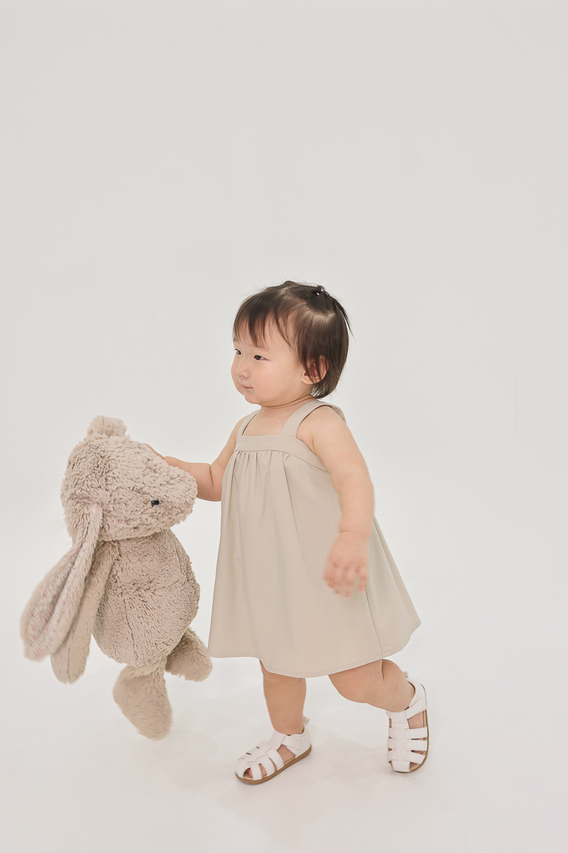 RHEA CROSS-BACK TENT DRESS (TAPIOCA) - MINI GIRL | Lovet