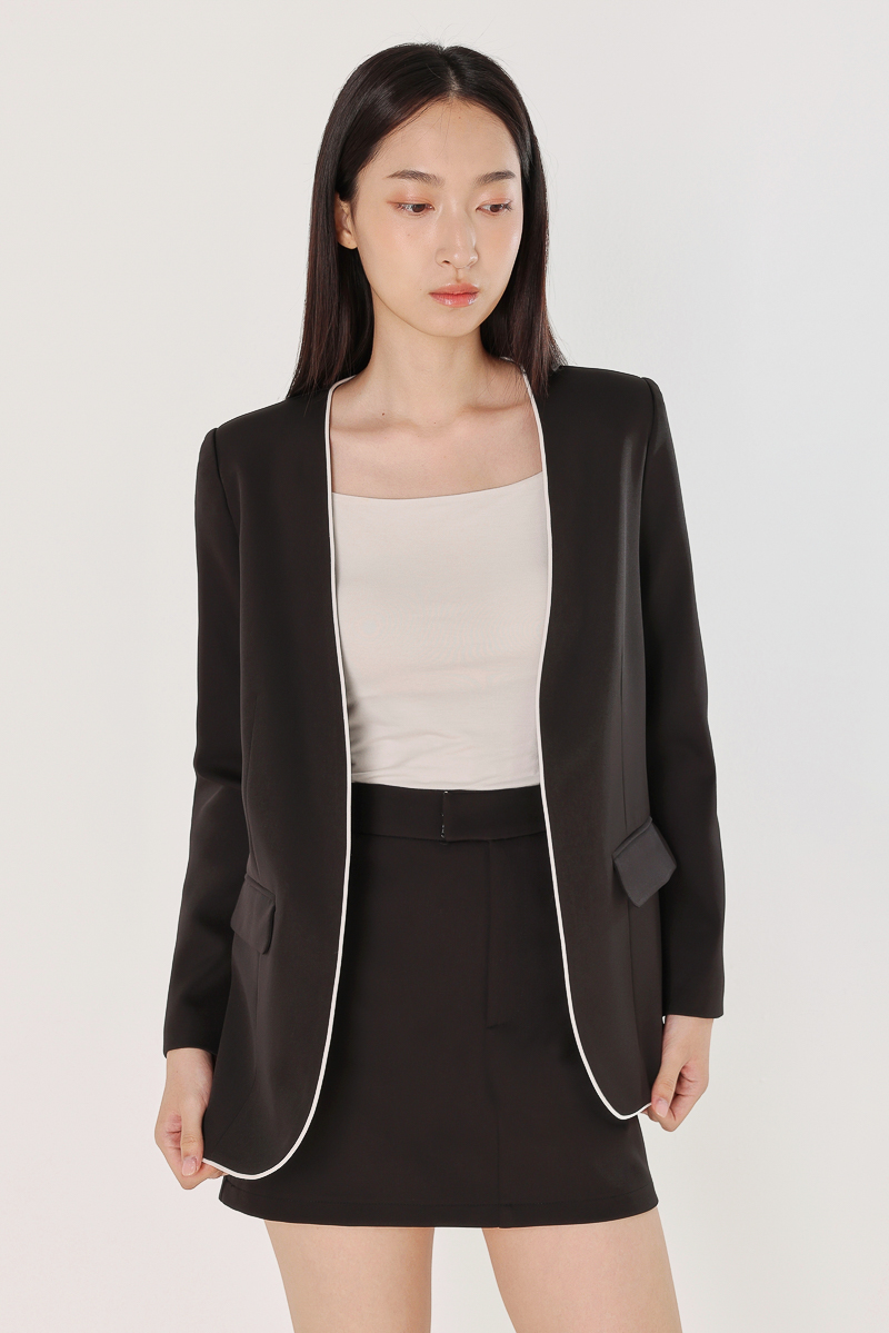 RAELYN CONTRAST PIPING PADDED SHOULDER SLIM-FIT BLAZER (BLACK) | Lovet